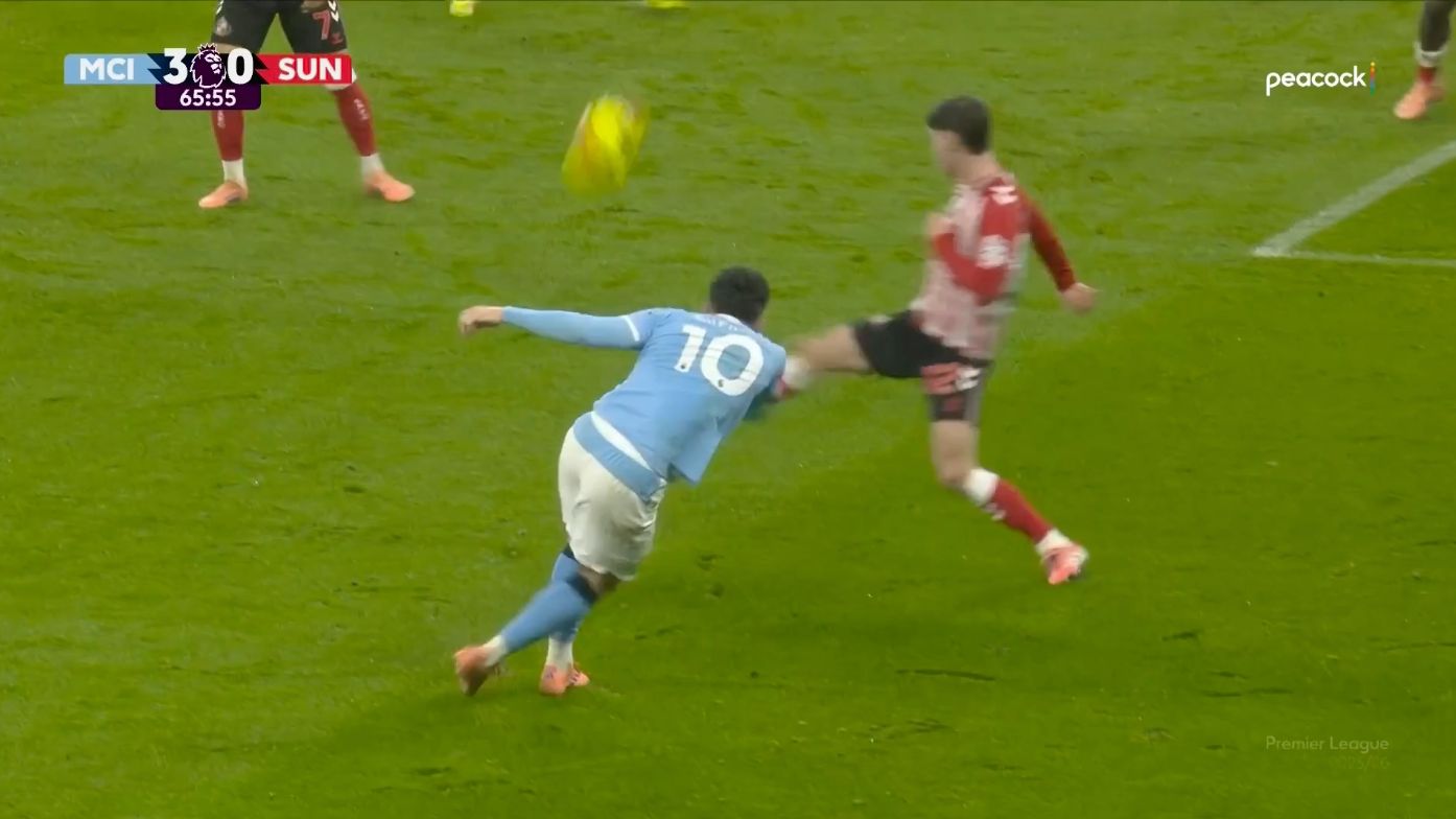 Beelden: Rayan Cherki betovert Premier League met ongelooflijke rabona-assist | Voetbalzone